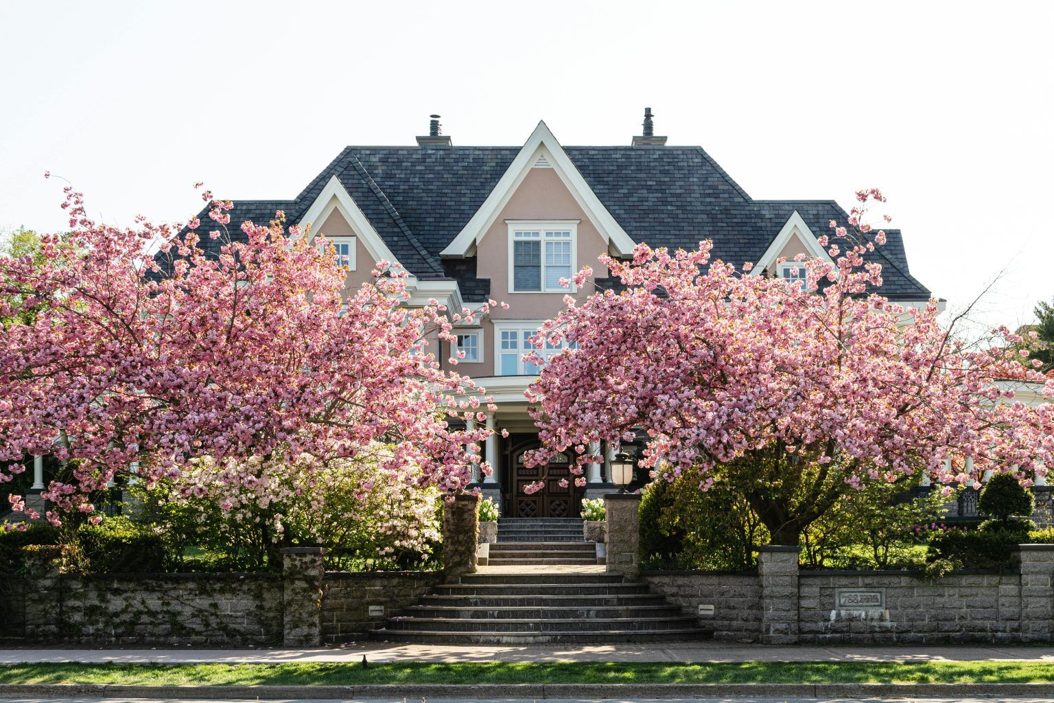 Moving During Spring: What You Need To Know To Be Successful • UniMovers
