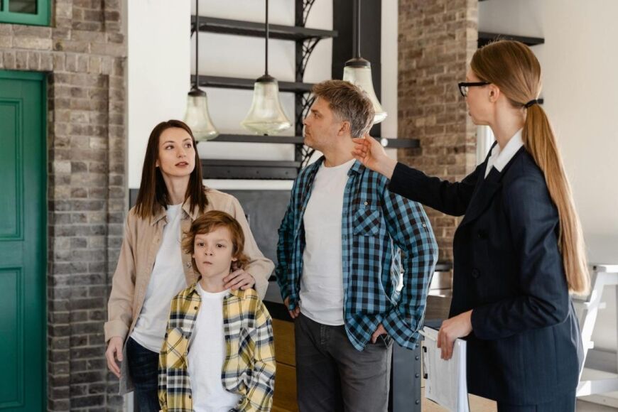 Relocating With Family: An Easy Guide • UniMovers